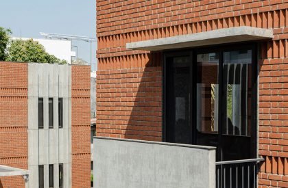 Chitrakut - An Extended Family Cluster- Faliyu | AANGAN Architects ...