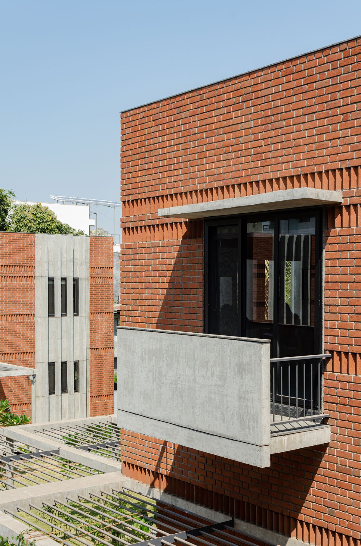 Chitrakut - An Extended Family Cluster- Faliyu | AANGAN Architects ...