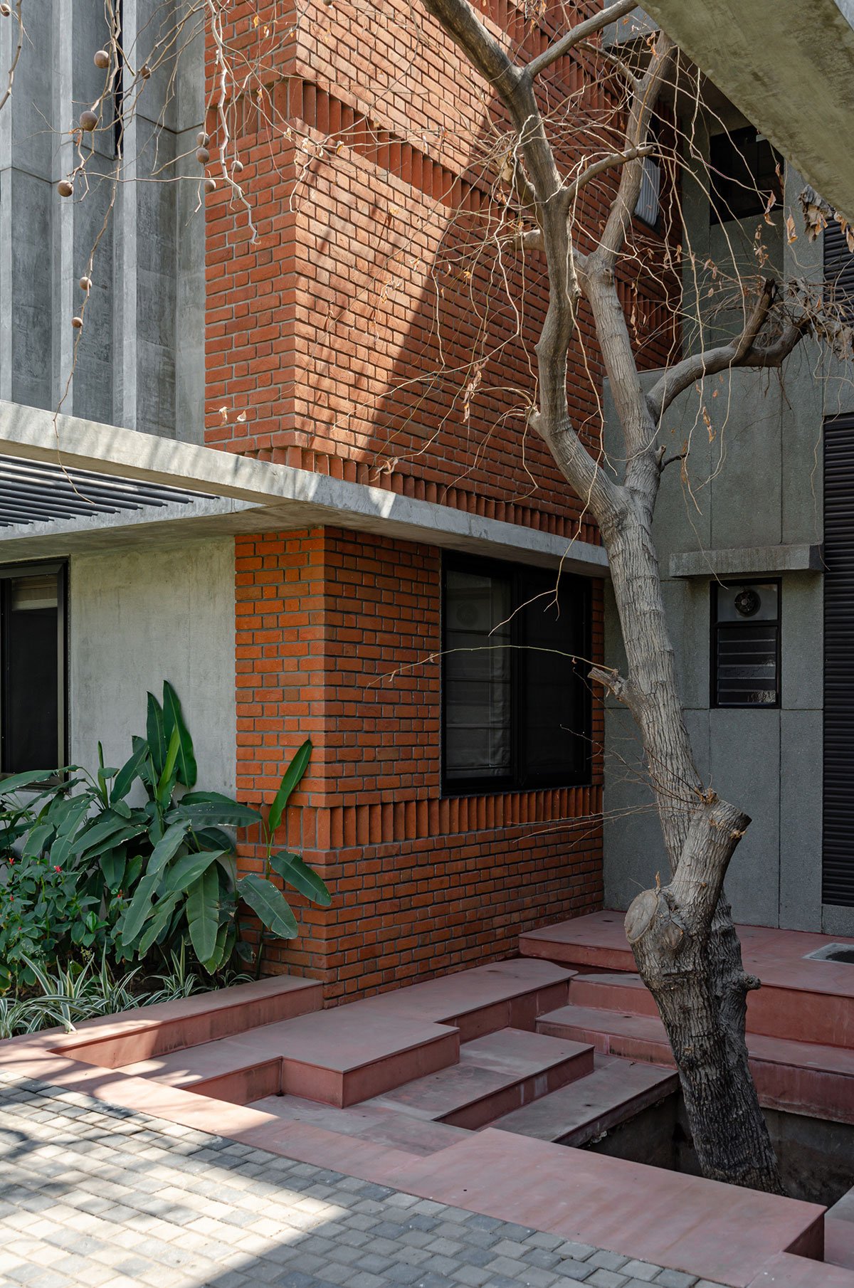 Chitrakut - An Extended Family Cluster- Faliyu | AANGAN Architects ...